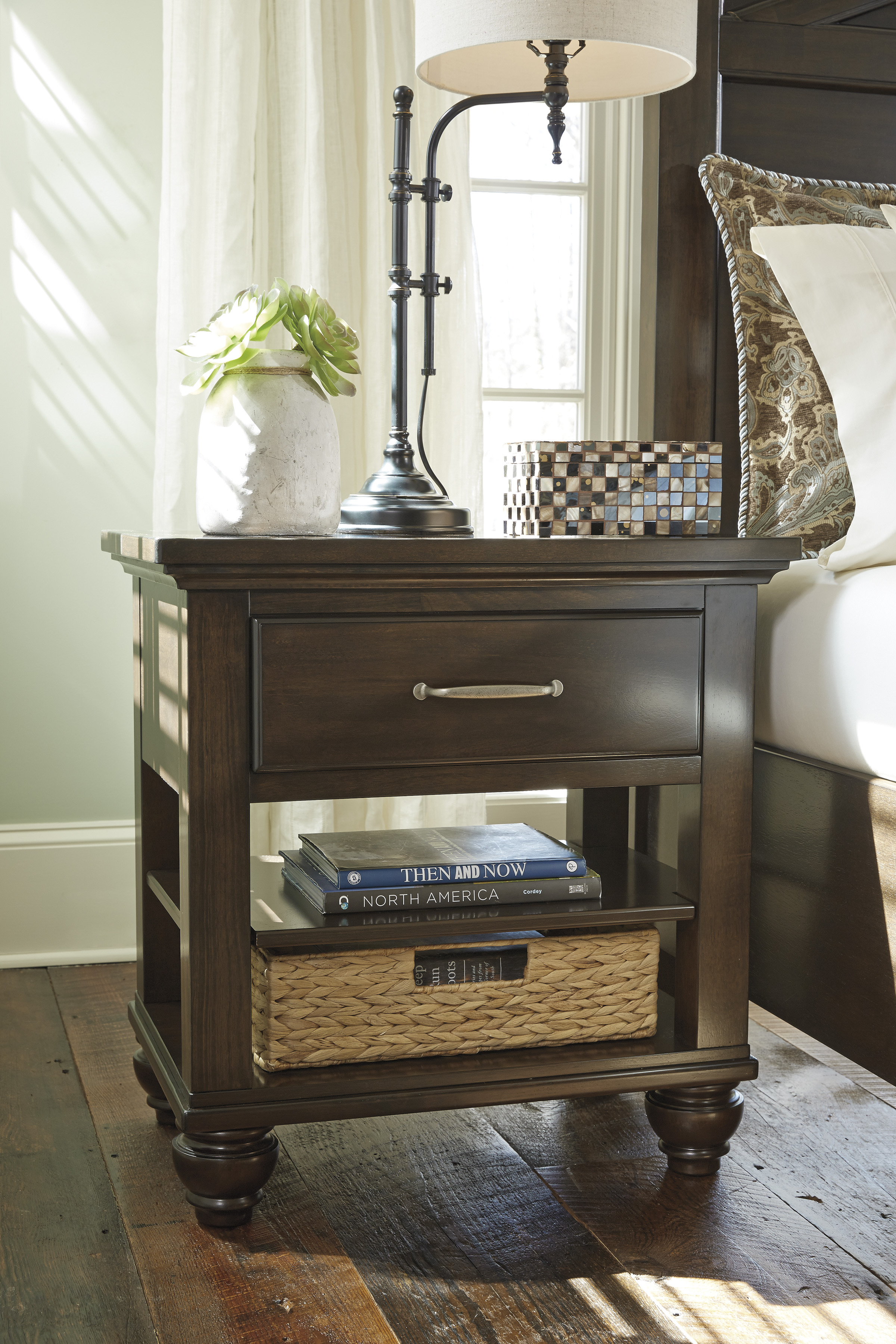 B727-91 ASHLEY FURNITURE